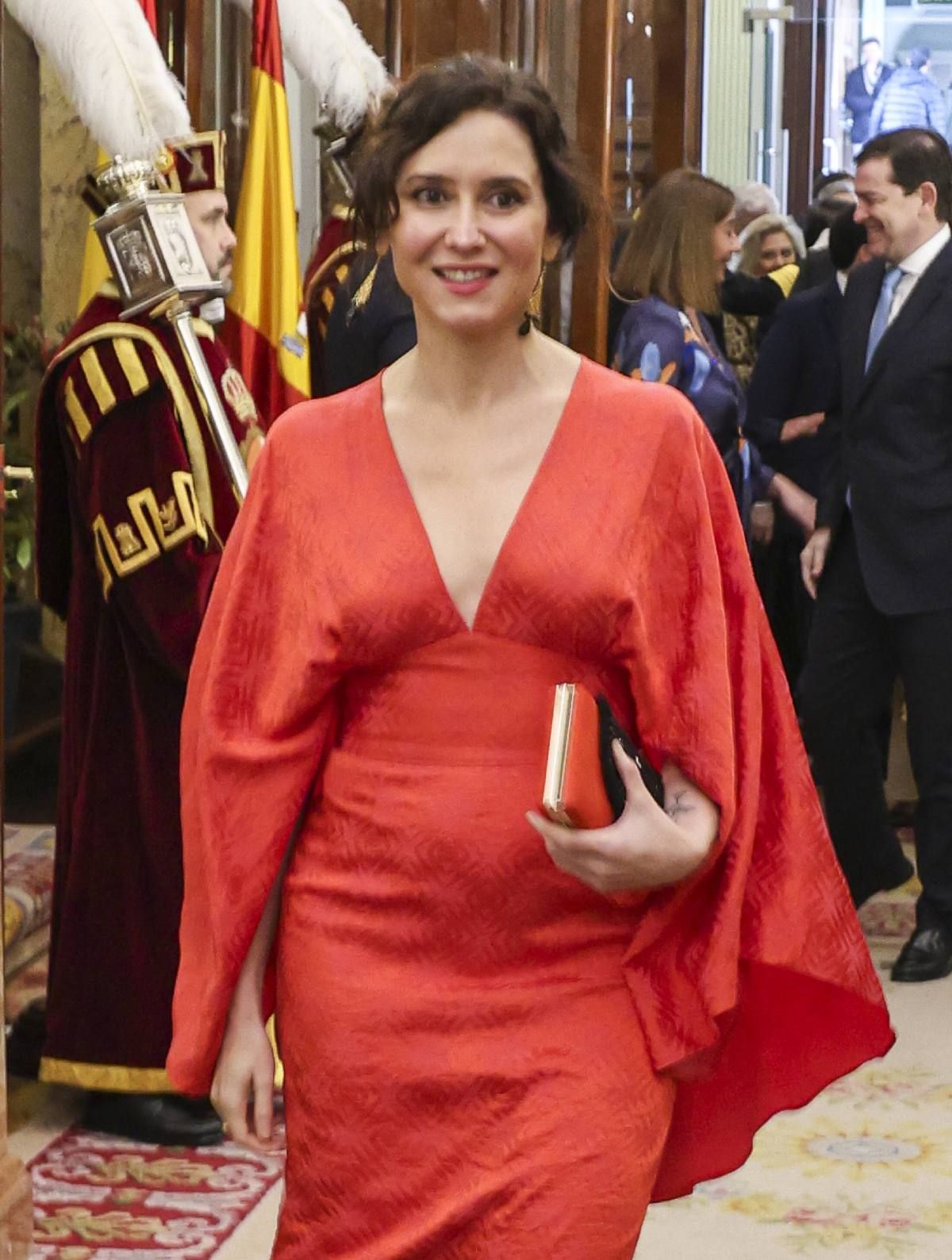 AYUSO VESTIDO ROJO | Isabel Díaz Ayuso brilla en el Día de la ...