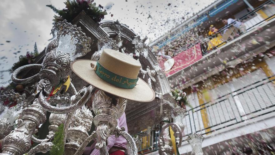 Chaparrones de fe rociera en la partida del Cerro del Águila