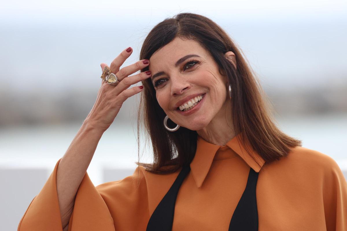 Maribel Verdú presenta la serie 'Cuando nadie nos ve' en el Festival de ...