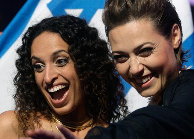 Noa y Mira Awad juntas por la paz - Woman