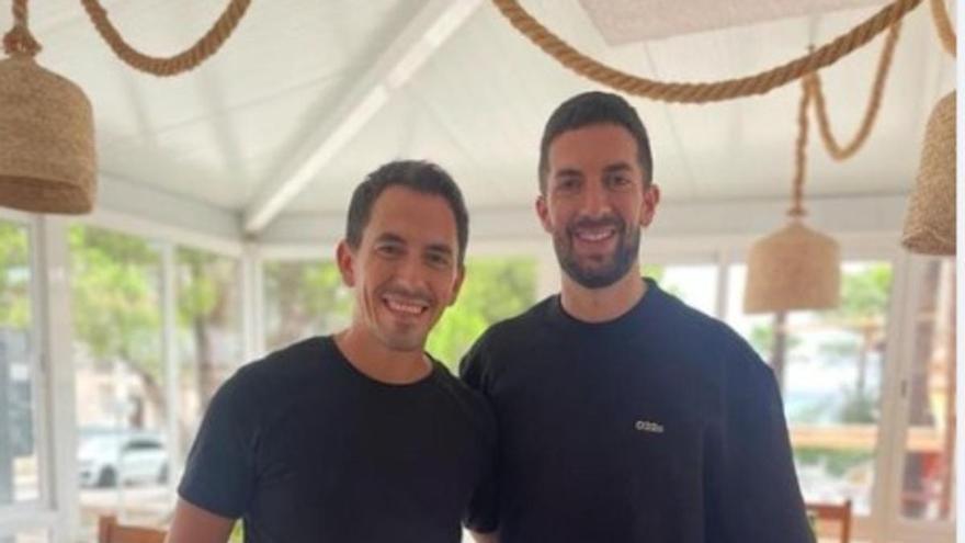 Famosos en Mallorca | Broncano con su pareja en un restaurante de Mallorca