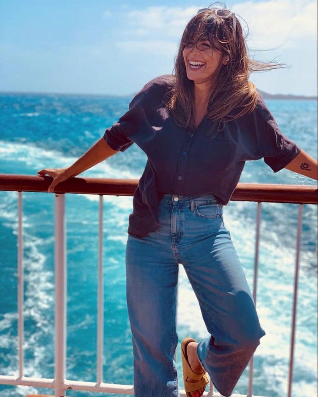 Nuria Roca estrena los vaqueros efecto vientre plano que favorecen ...