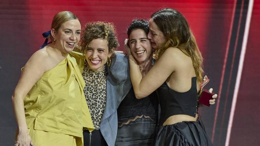 GANADORES PREMIOS FEROZ | La efusiva reacción del equipo de ‘Casa en ...