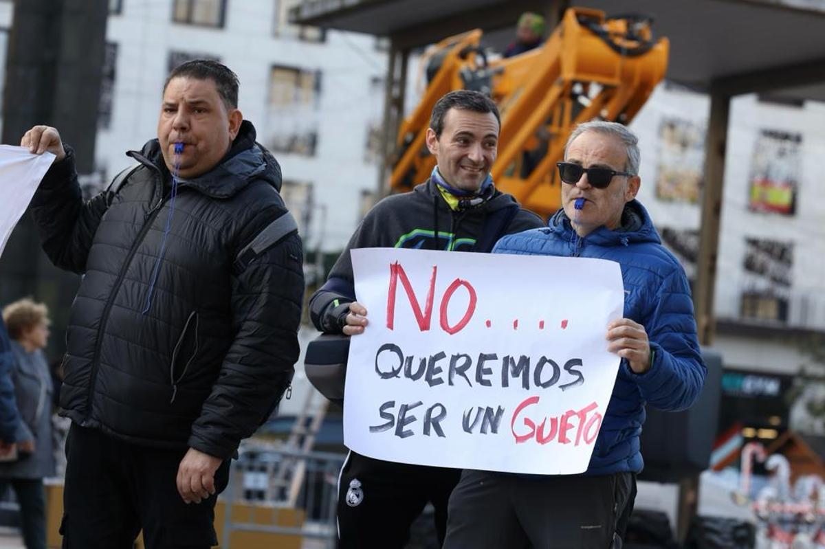 Protesta De Los Vecinos De El Gancho No Queremos Que El Barrio Se