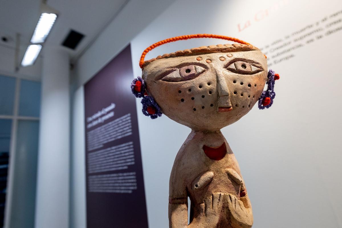 Ana Béjar y sus diosas del Neolítico inundan la Casa de la Mujer