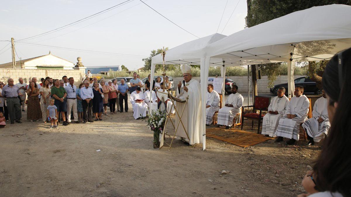 El obispo de Córdoba coloca la primera piedra de la futura Iglesia de ...