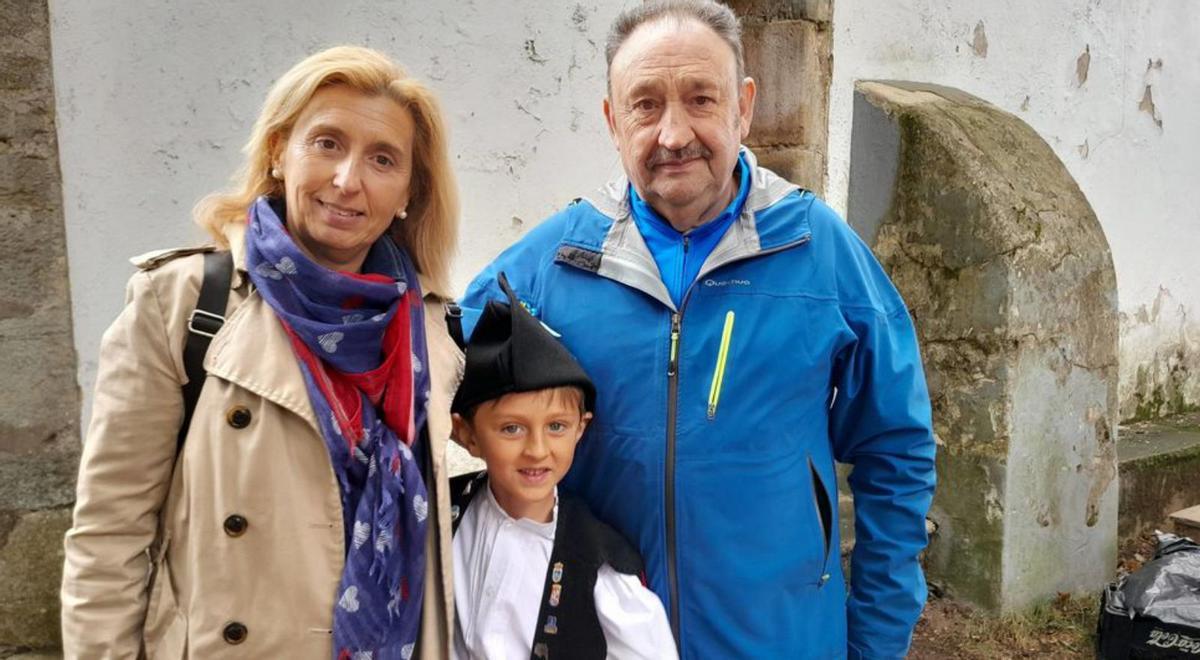 La lluvia no puede con el día grande de San Roque en Tineo: "Esta ...