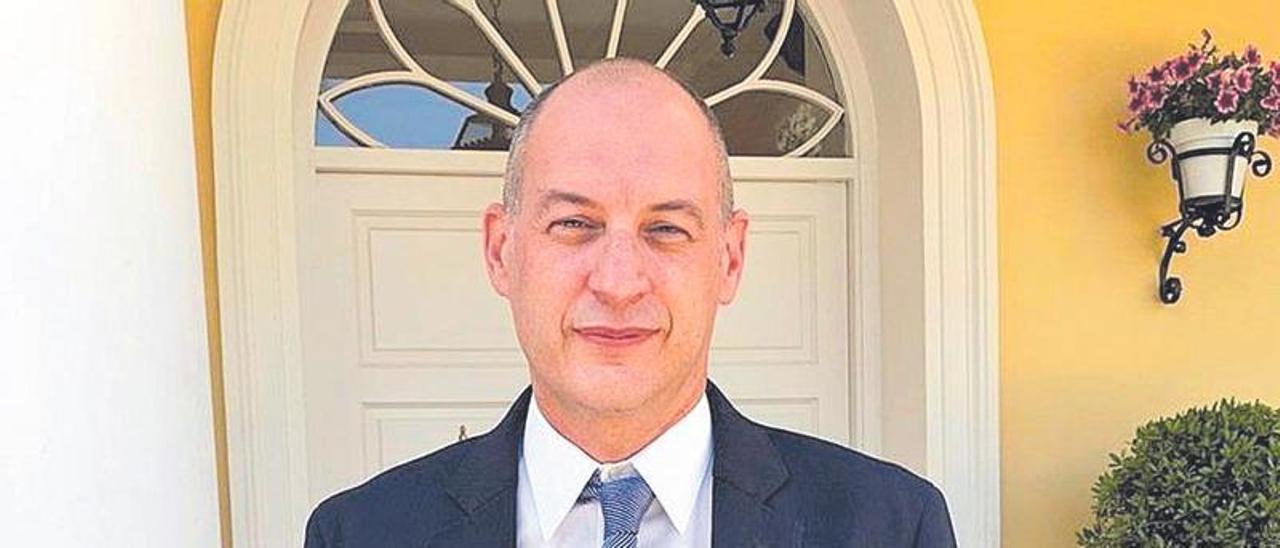 Humanos frente a su espejo