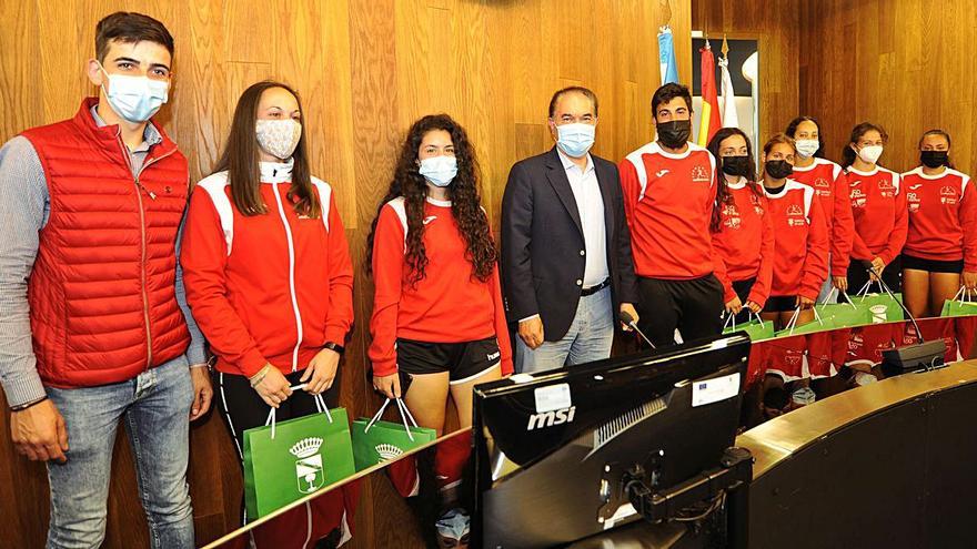 Lalín rinde honores a sus atletas más laureadas - Faro de Vigo