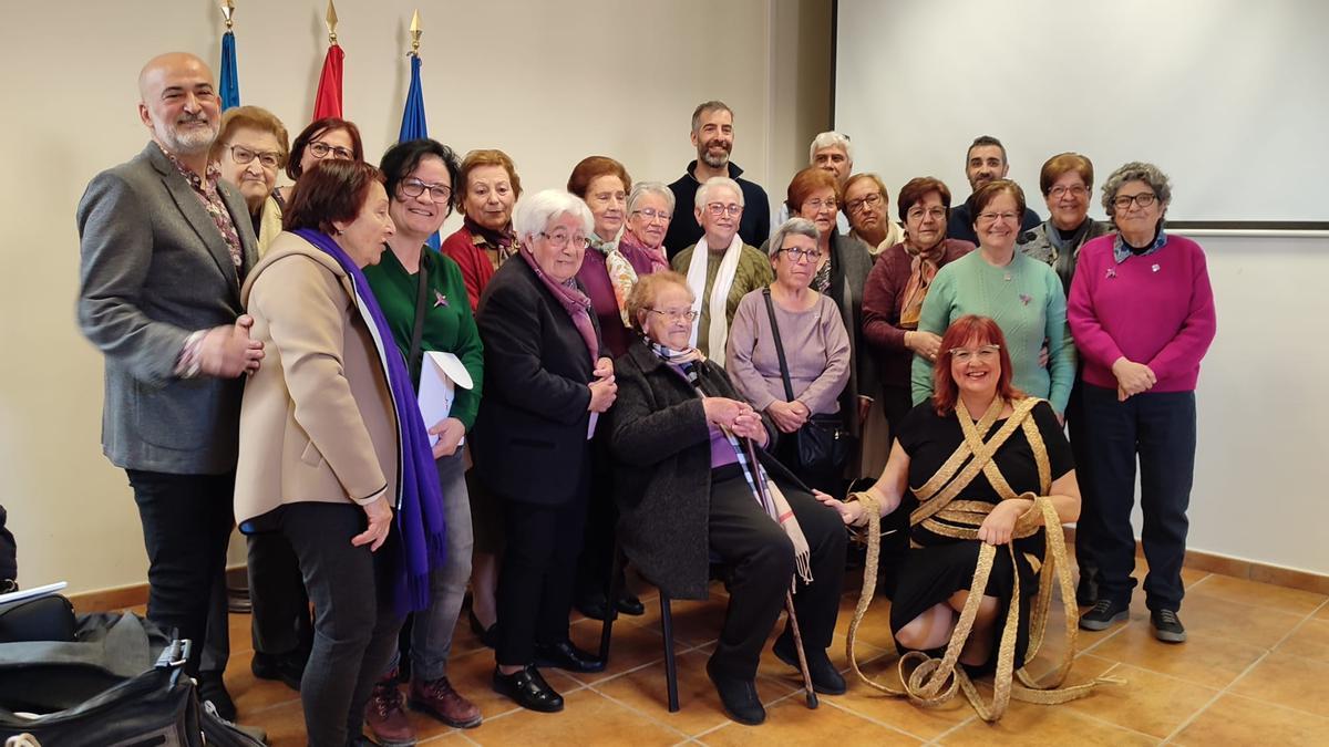 Jesús Pobre reivindica a las maestras de la "llata"