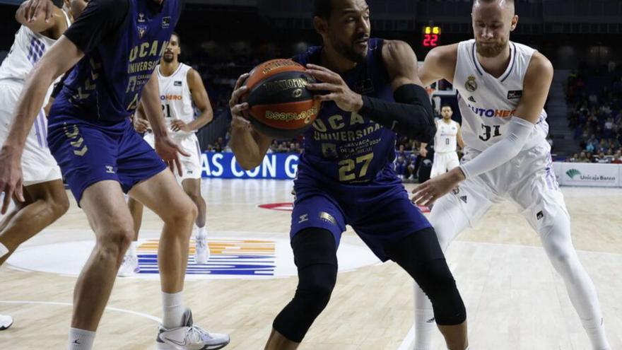 Duelo de reboteadores entre el UCAM y el Real Madrid