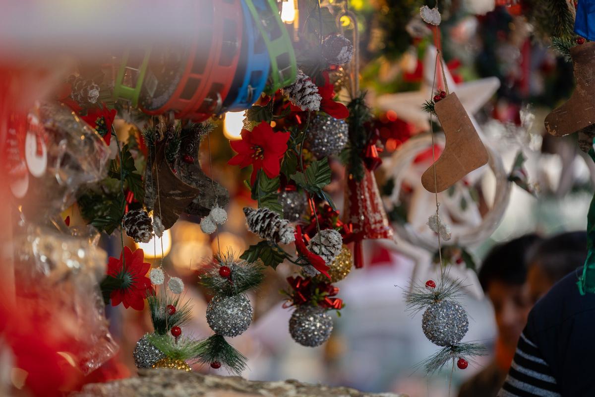 Navidad en Barcelona con los puestos de la Fira de Santa Llúcia | FOTOS