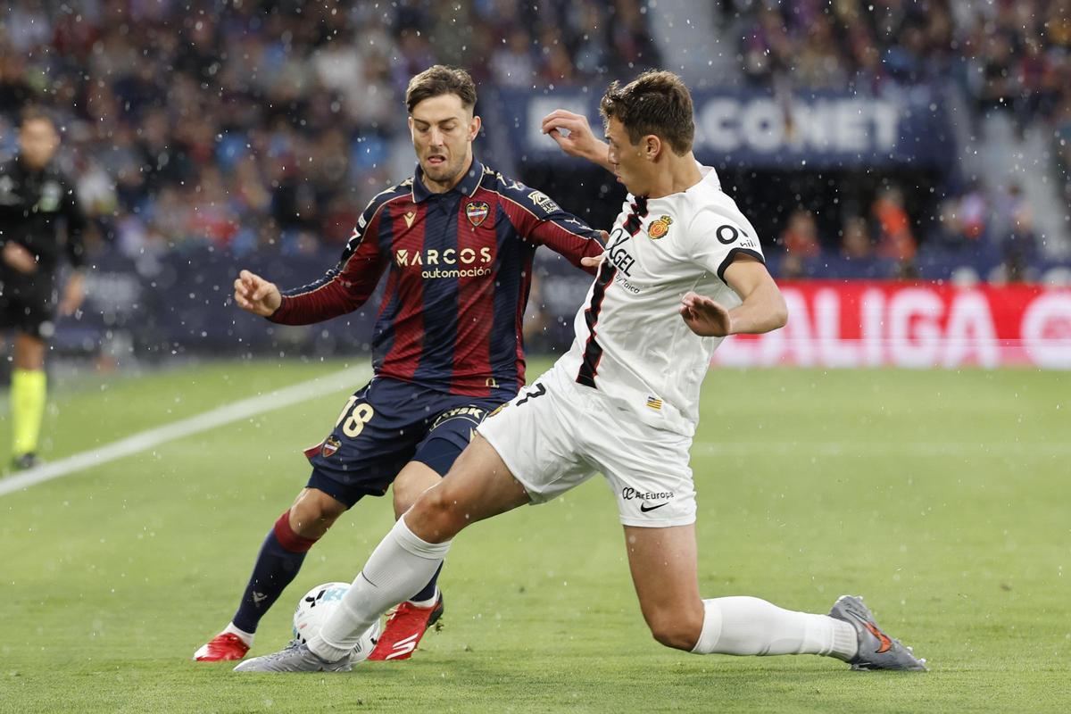 Levante Rcd Mallorca El Mallorca Tiene Un Pie Y Medio En Segunda División
