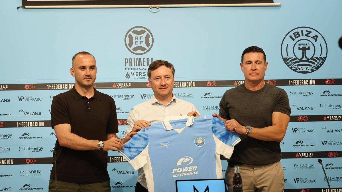 Fútbol en Ibiza: Raúl Llona, presentado como nuevo entrenador de la UD ...