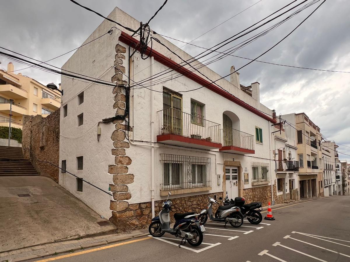 EMPORDÀ | Comencen a enderrocar la històrica casa del pintor Ramis de l ...
