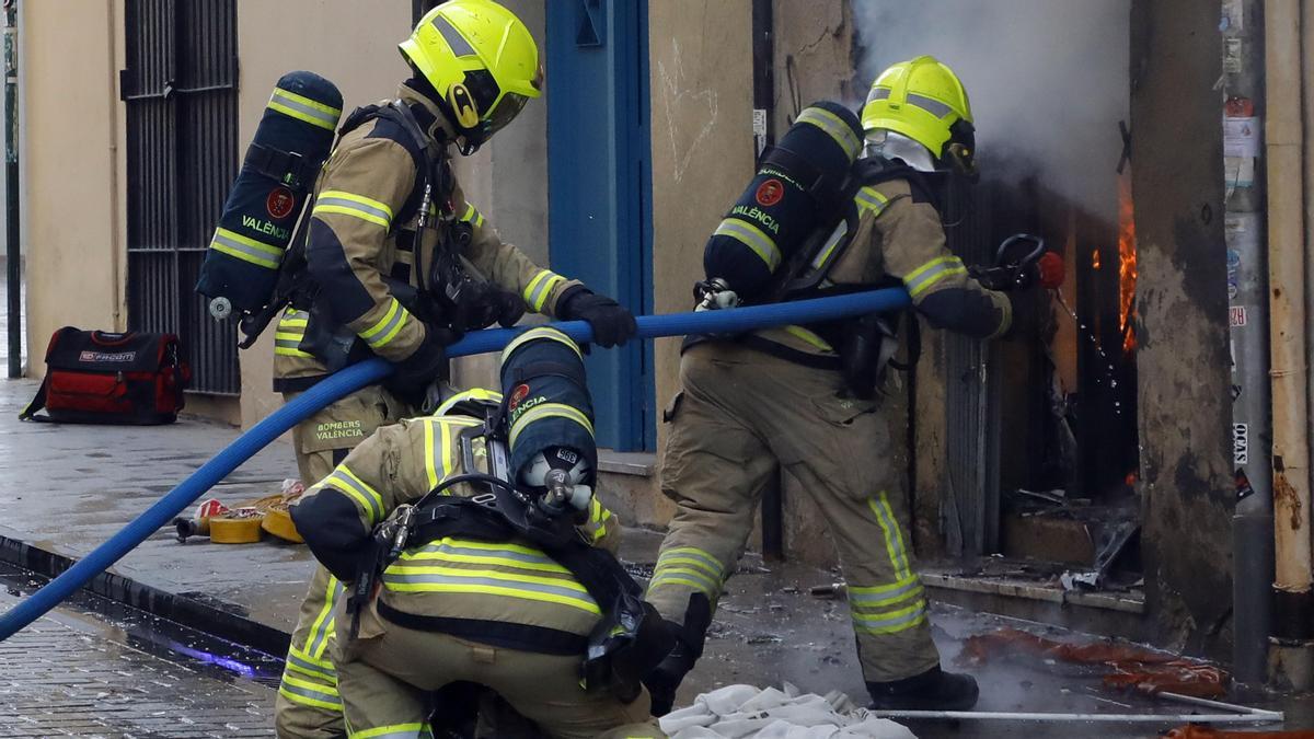 Incendio Valencia hoy | Un incendio en un edificio abandonado obliga a desmontar parte del ...