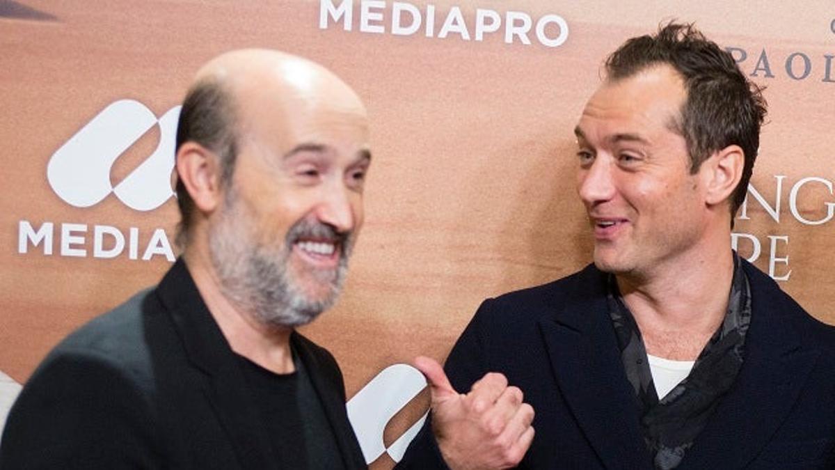 Giro de los acontecimientos: Javier Cámara y Jude Law comparten serie ...