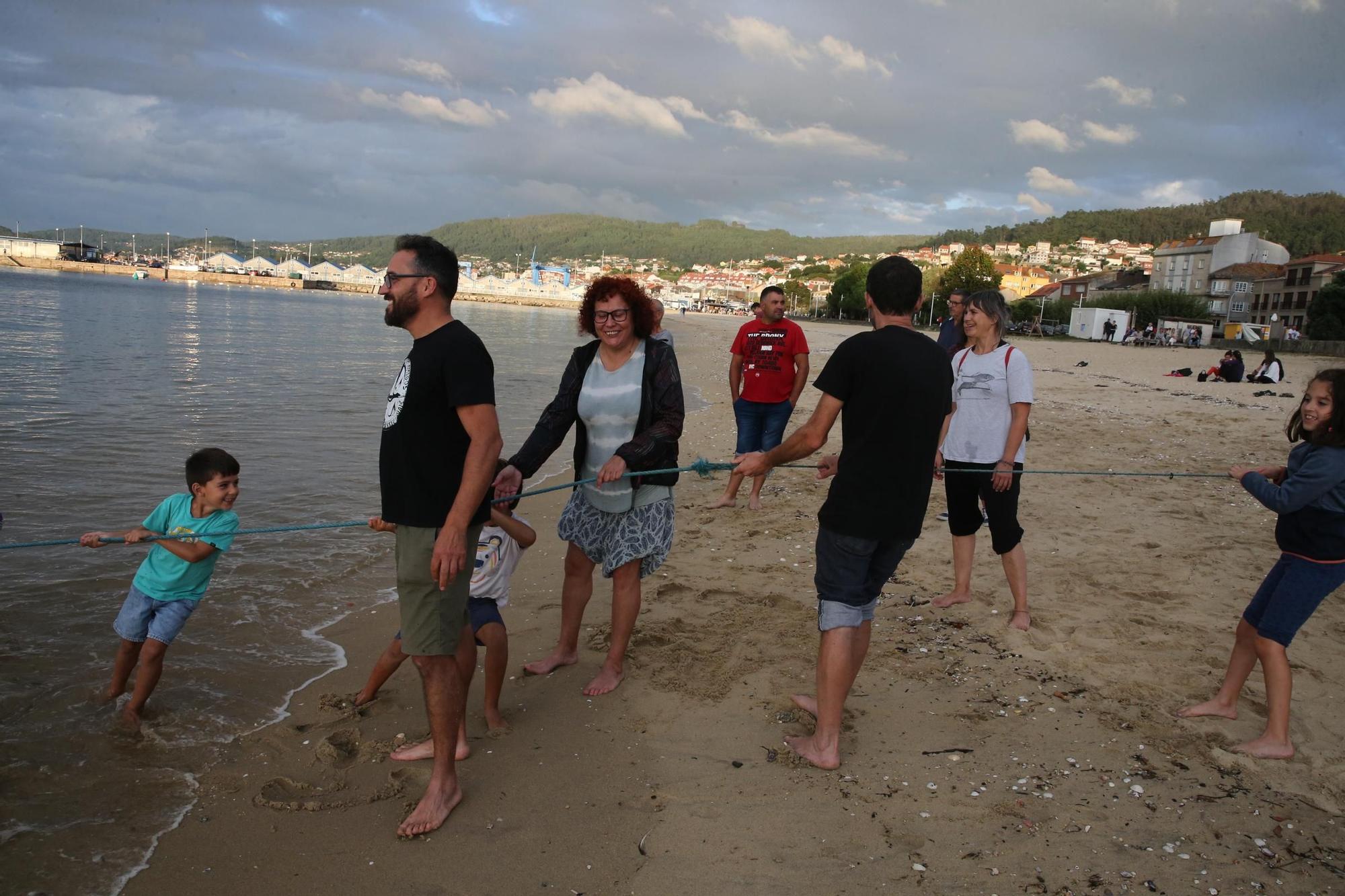Una rapeta en la playa de Banda do Río. II Xornadas Bueu Vive o Mar