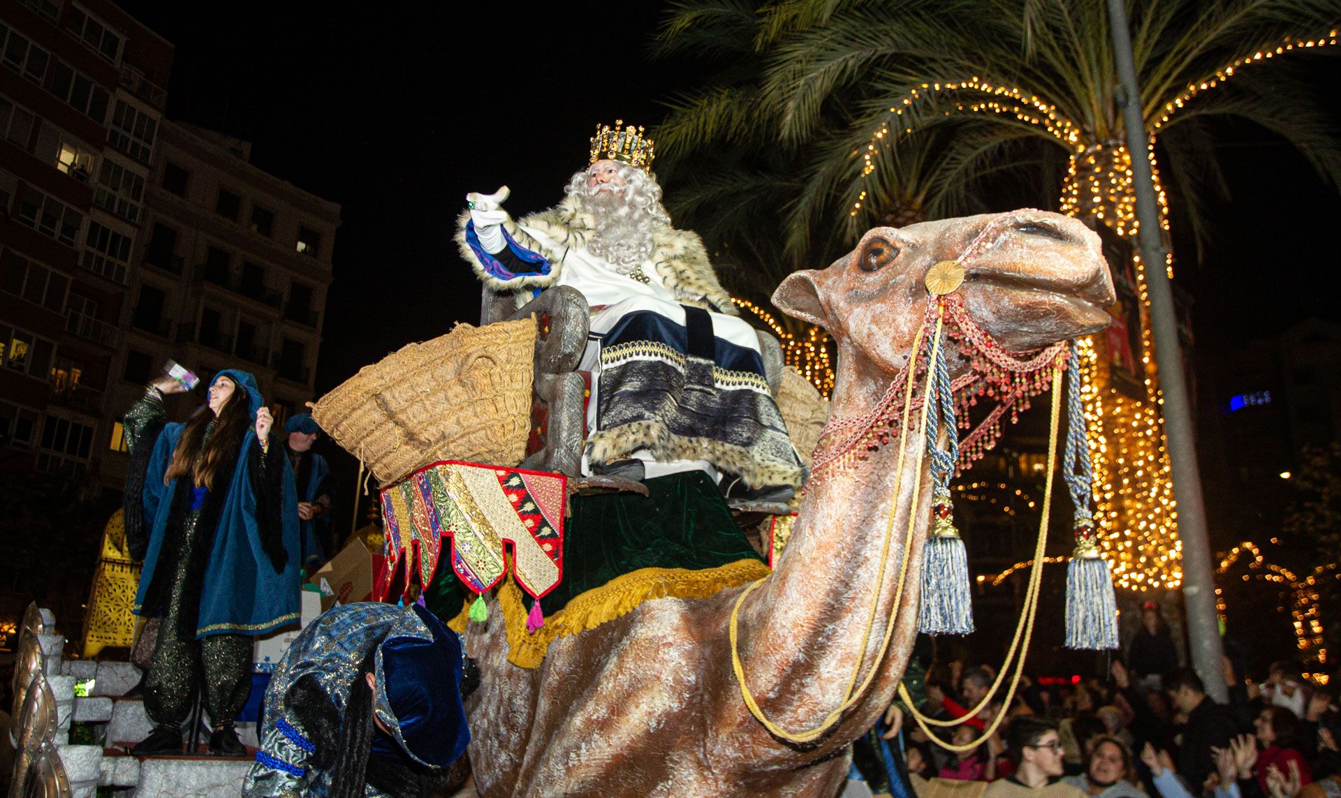 Las mejores imágenes de la cabalgata de los Reyes Magos en Alicante