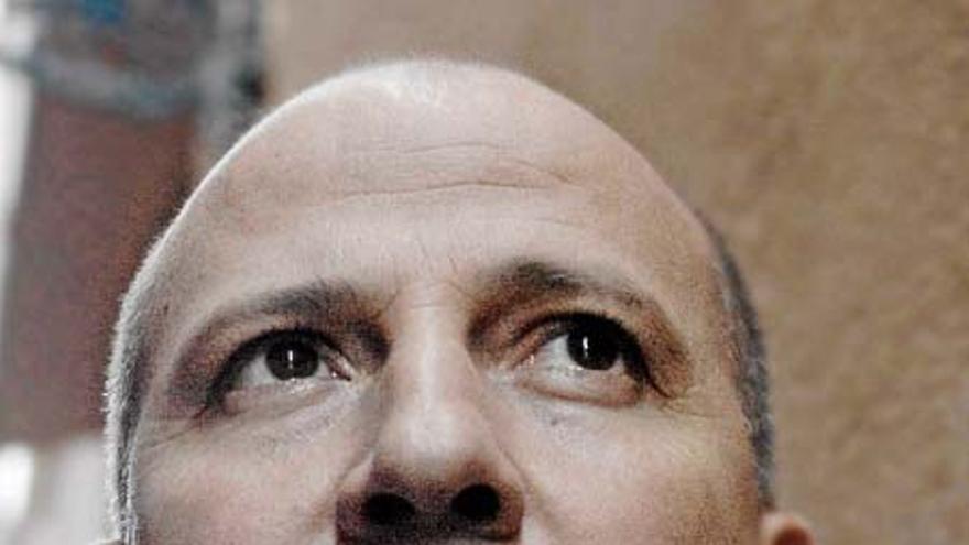 David Monteagudo, entre los cuentos de "El edificio" y los actores de "Fin"