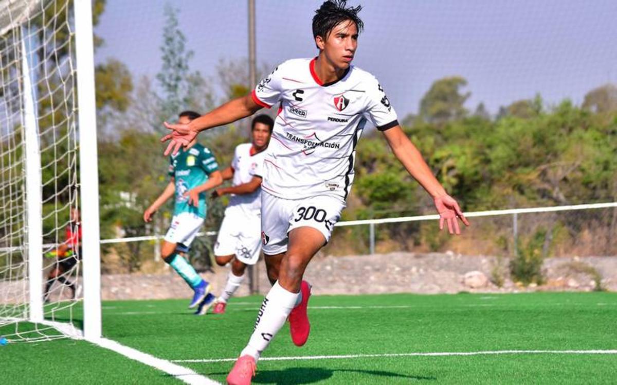 El mexicano Erick Medrano, juvenil del Sporting, acaba expulsado tras ...