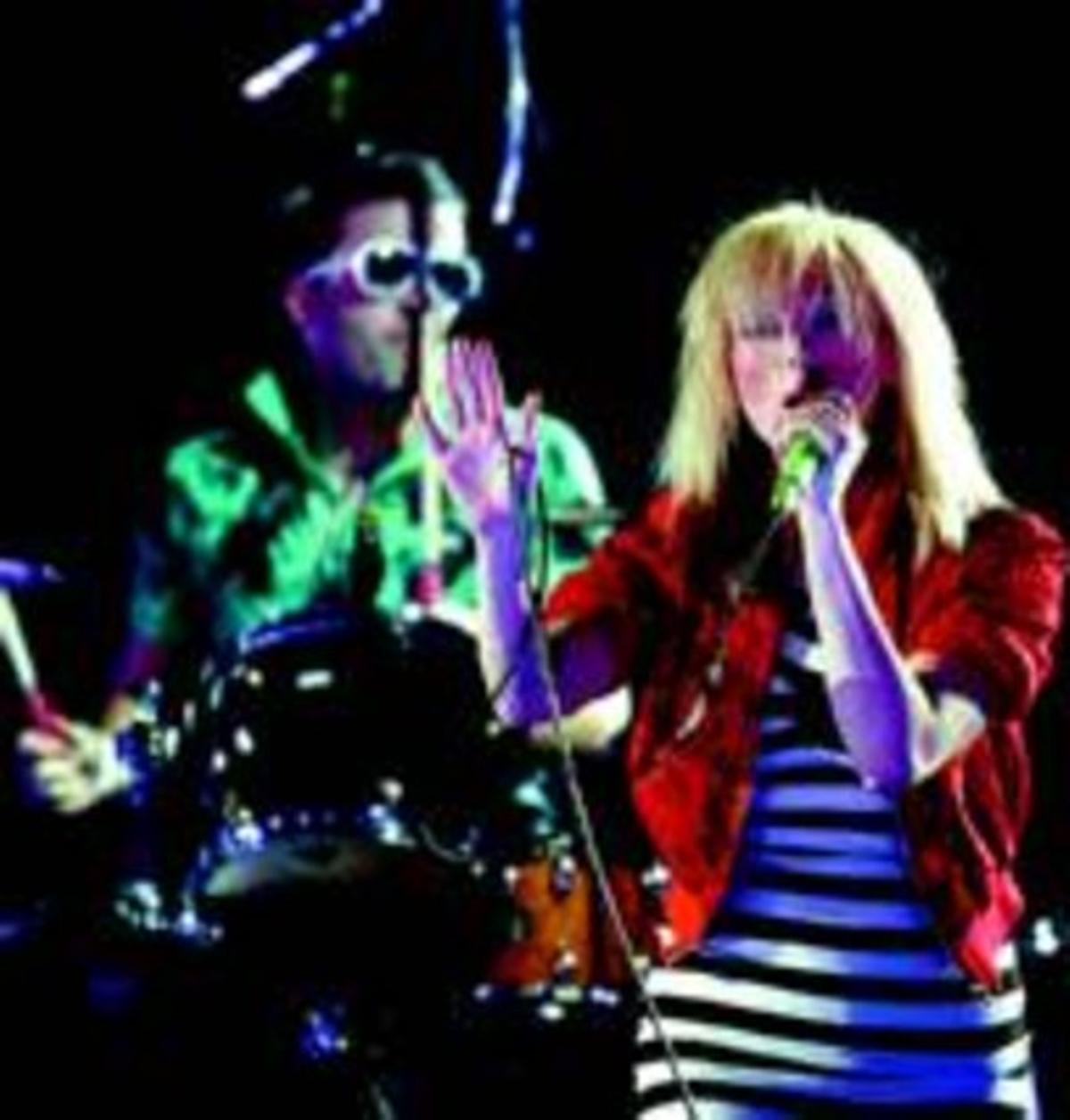 The Ting Tings exhibe el pop triunfal de su disco de debut - El Periódico