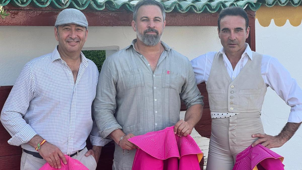 Vicente Barrera vuelve a torear con Santiago Abascal y Enrique Ponce