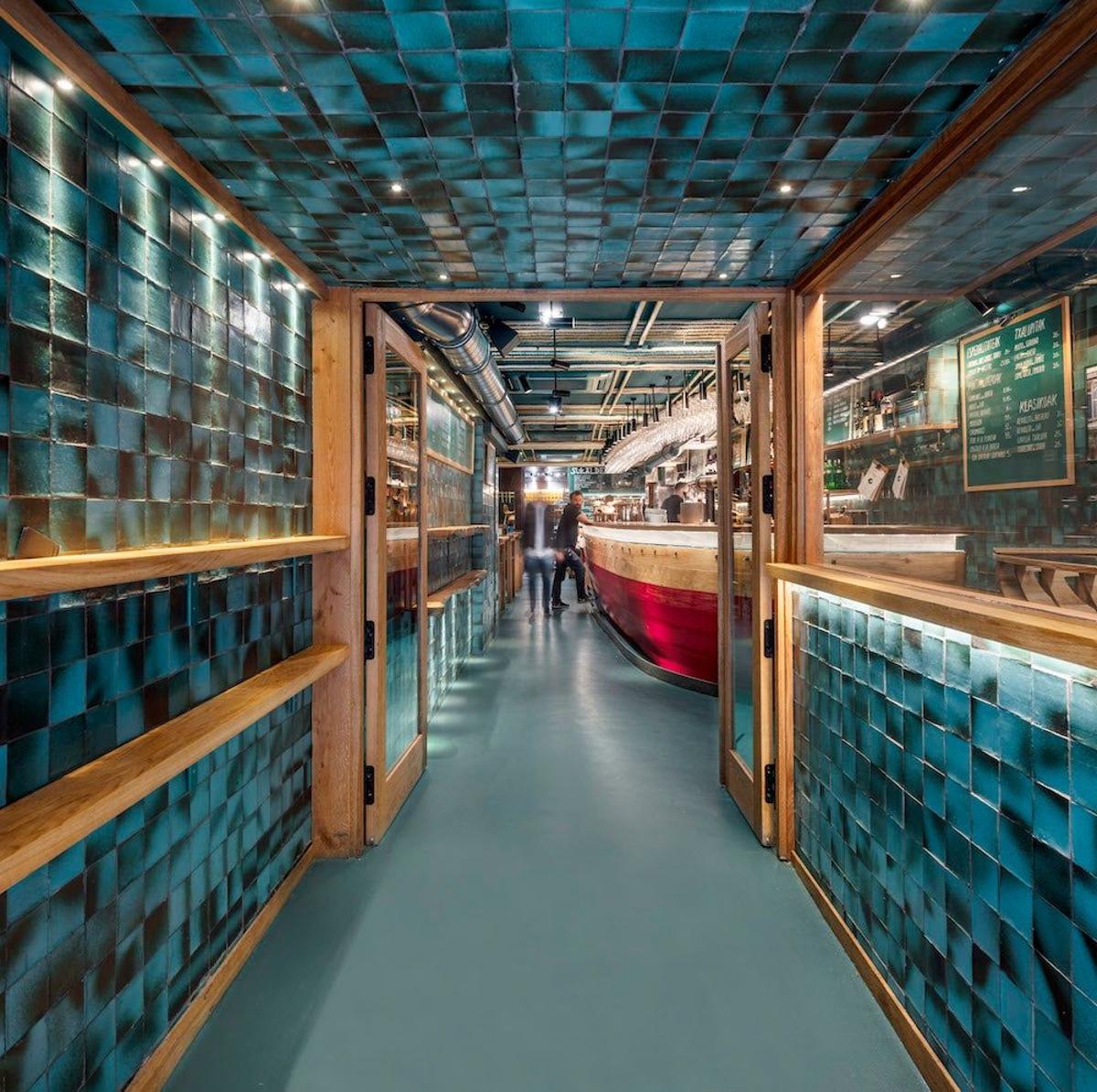 El bar Txalupa, de Donosti, entre "los más bonitos del mundo" - Viajar