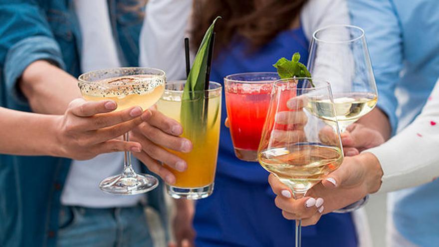 Alcoholismo y síntomas: de bebedor social a adicto