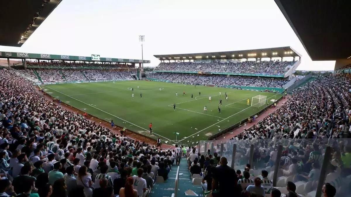 El Córdoba CF modifica su planta noble: experiencia del Liverpool en su ...