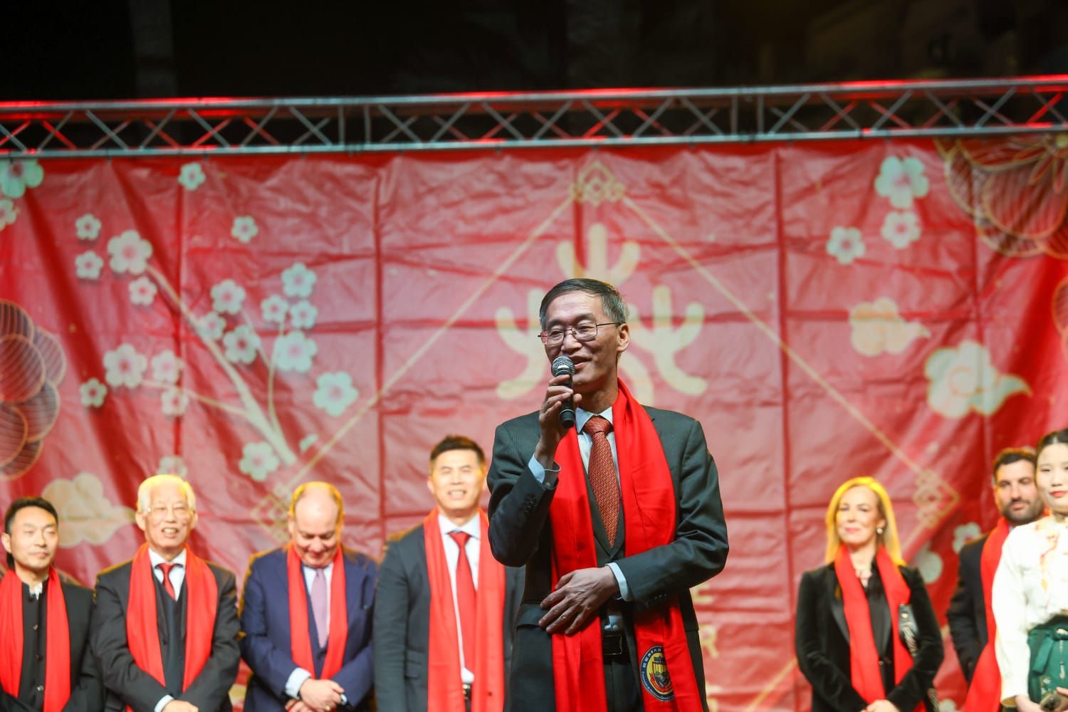 València da la bienvenida al 4723, el Año de la Serpiente de Madera