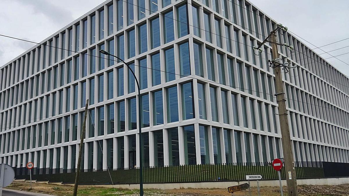 El nuevo edificio de la sede de Inditex muestra su fachada - La Opinión ...