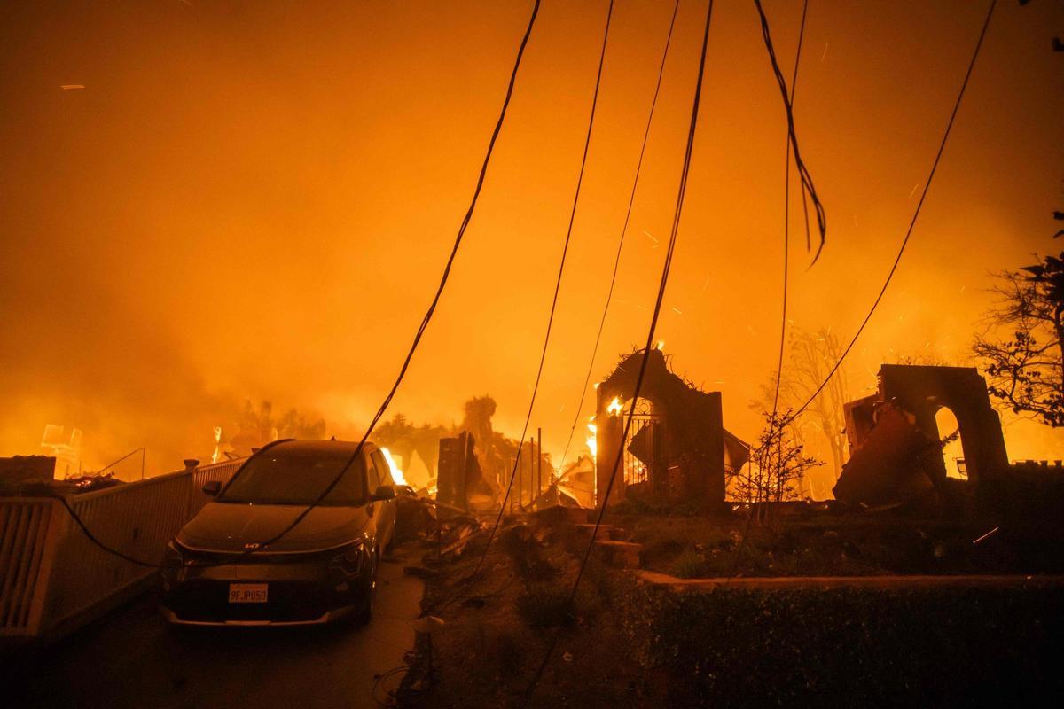 Los Ángeles declara el estado de emergencia por incendios sin control | FOTOS
