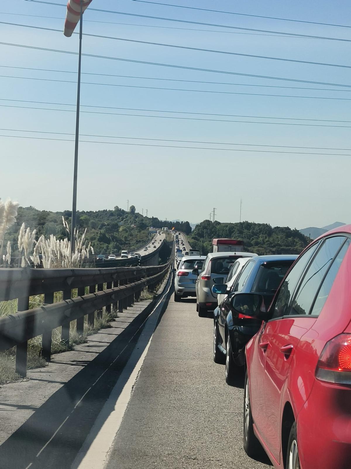 RETENCIONES EN LA AUTOPISTA A-8 I Atención conductores: más de 4 ...