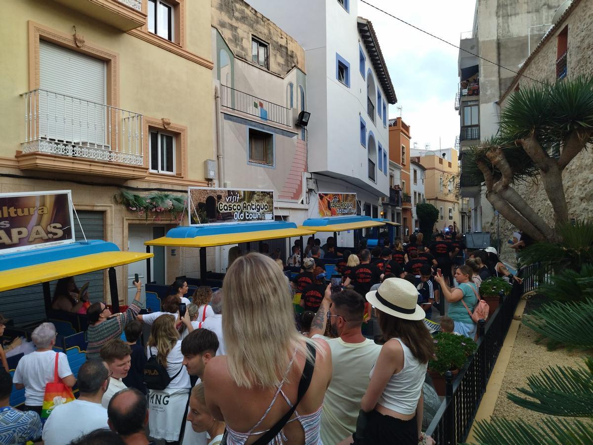"Viva el Orgullo" en Calp (imágenes)