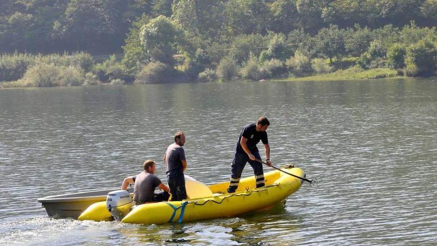 Cadasa acomete la limpieza de las algas acumuladas en el embalse de Rioseco