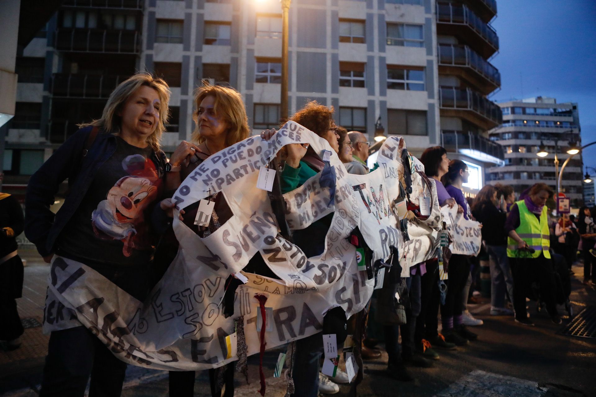 La manifestación de la Coordinadora Feminista de València para celebrar ...