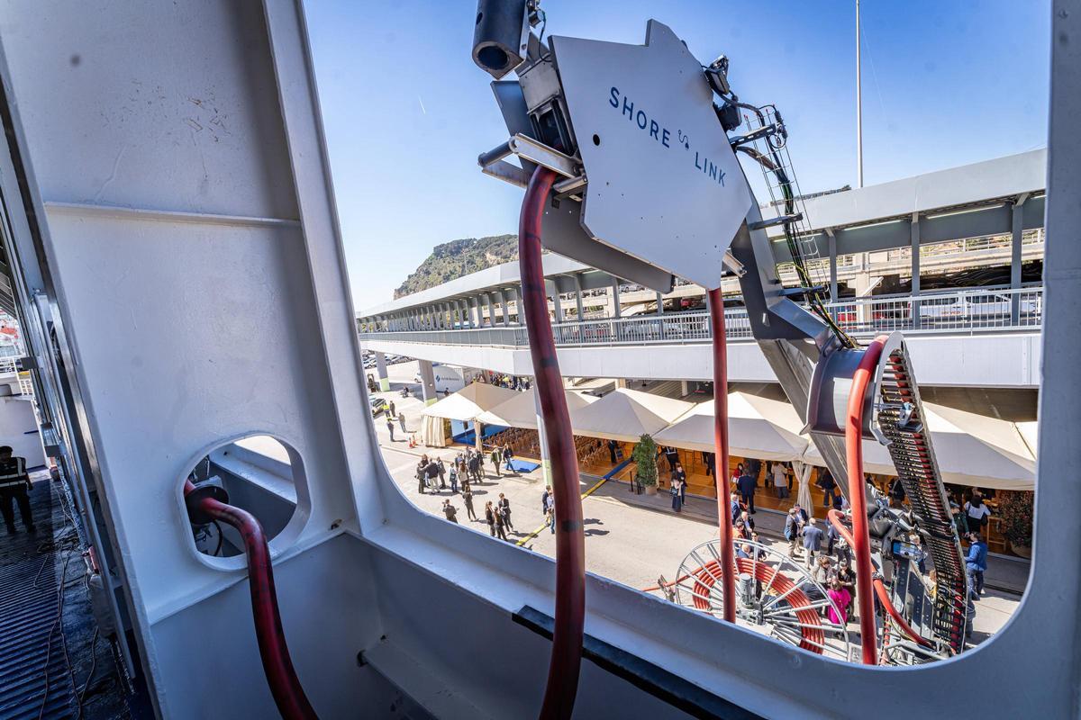 El Port de Barcelona estrena la conexión eléctrica de la terminal de ...