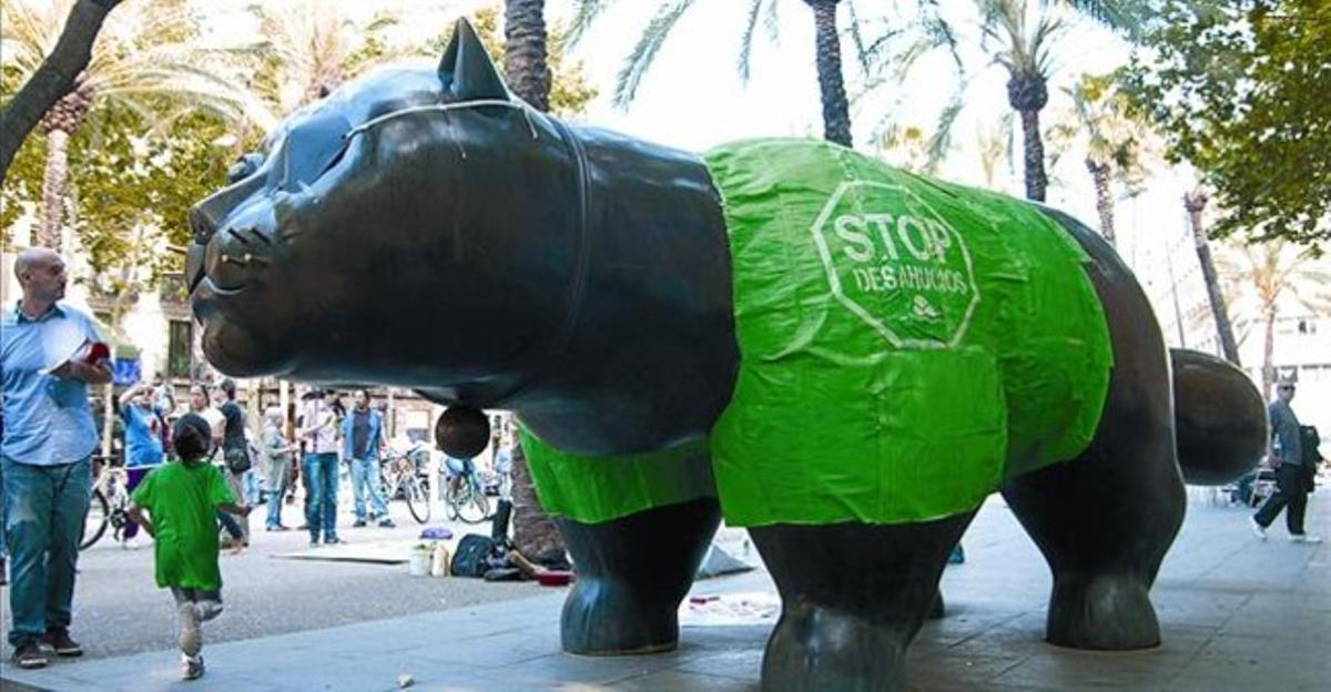 El gato de Botero emula a Colón - El Periódico
