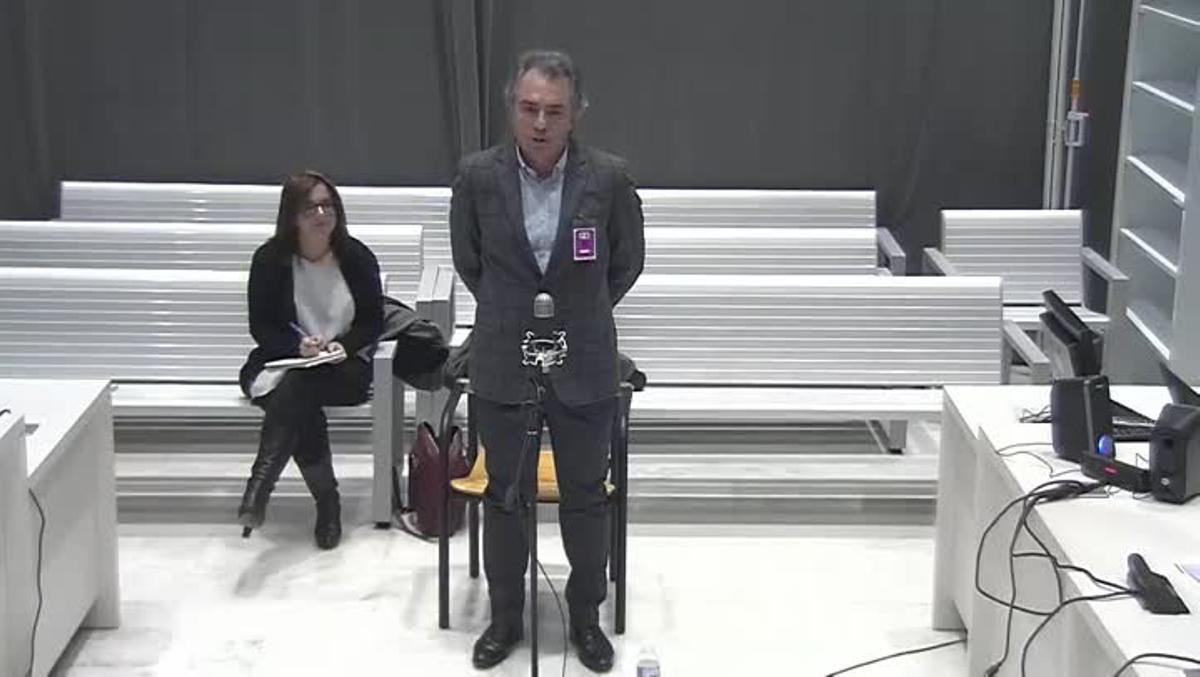 El promotor de la pitada al himno niega que comprara y repartiera silb