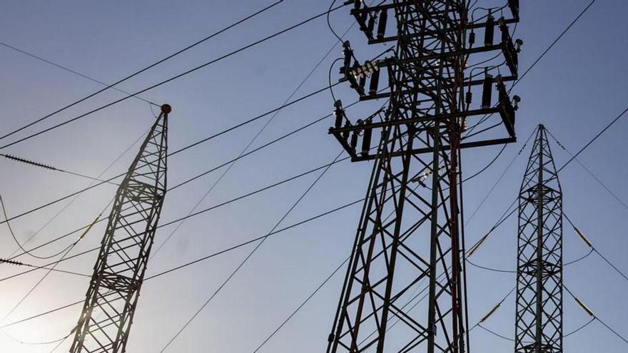 El Govern tempta Junts i el PNB amb l’impost a les energètiques
