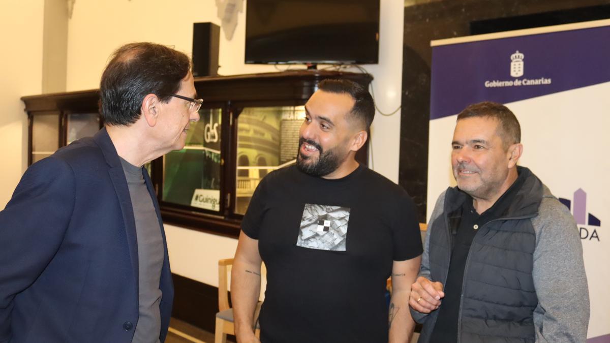 HUMOR CANARIAS | El humorista Kike Pérez presenta su nuevo show sobre ...