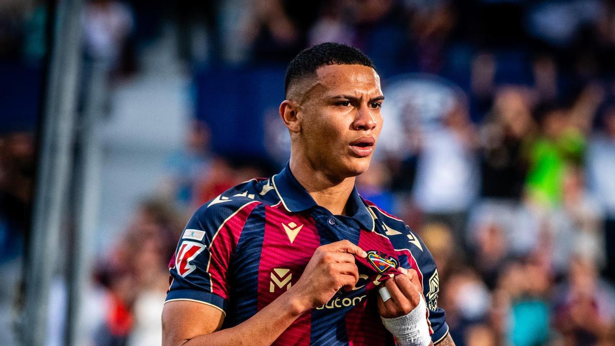 Kervin Arriaga habla de la última hora en el Levante UD