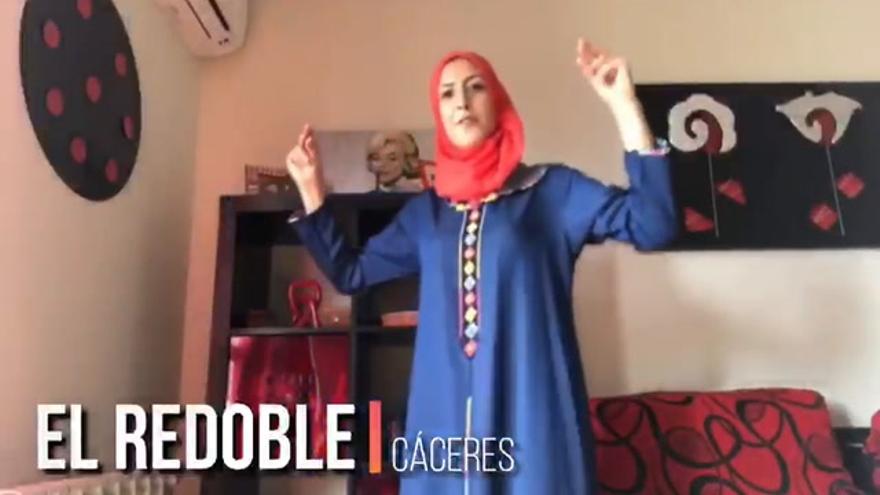 La Banda Provincial entona 'La morenita de la Montaña' y Cáceres baila 'El Redoble'