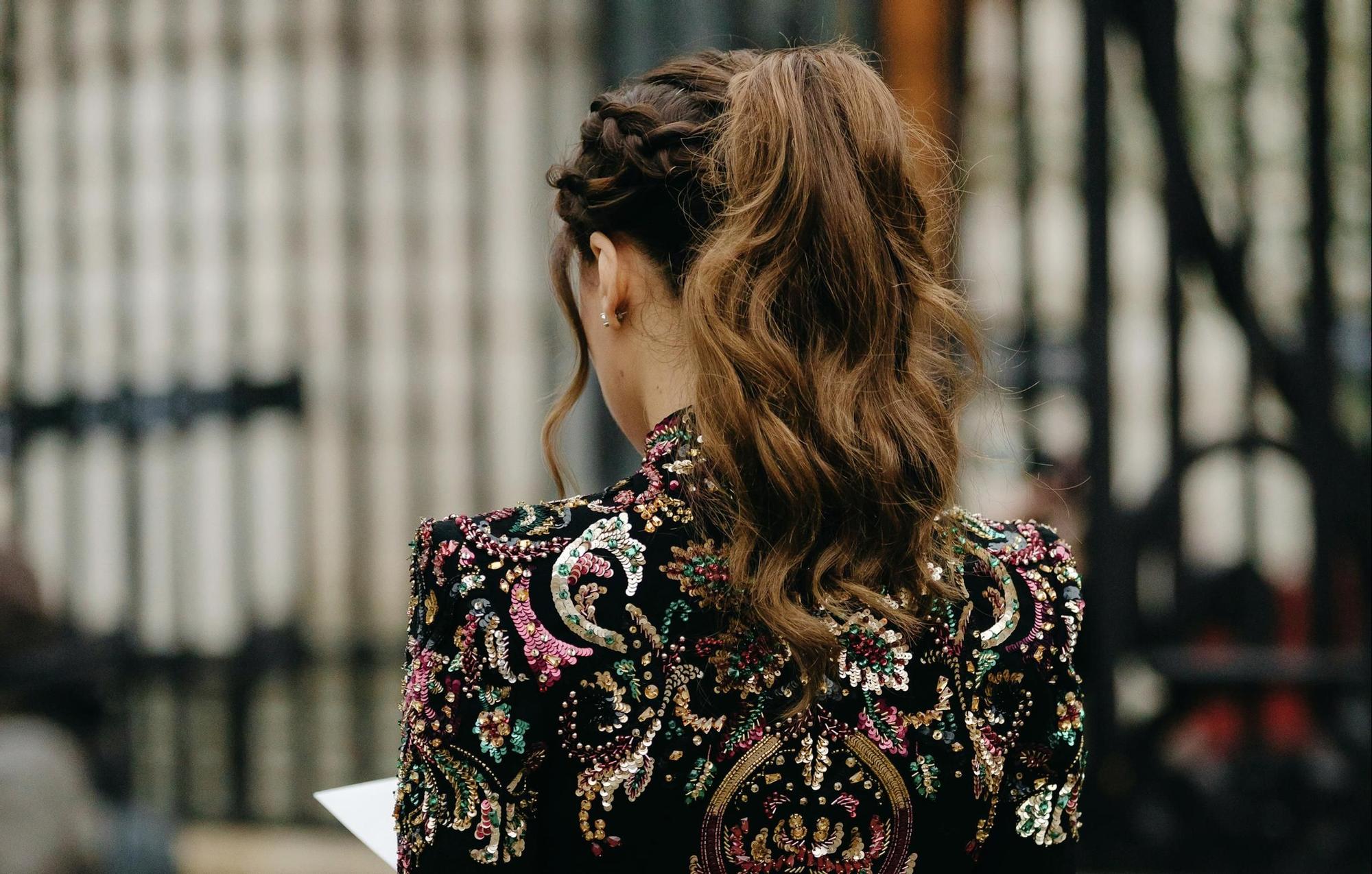 Coleta con ondas, el peinado elegante (y fácil) que pone de acuerdo a ...