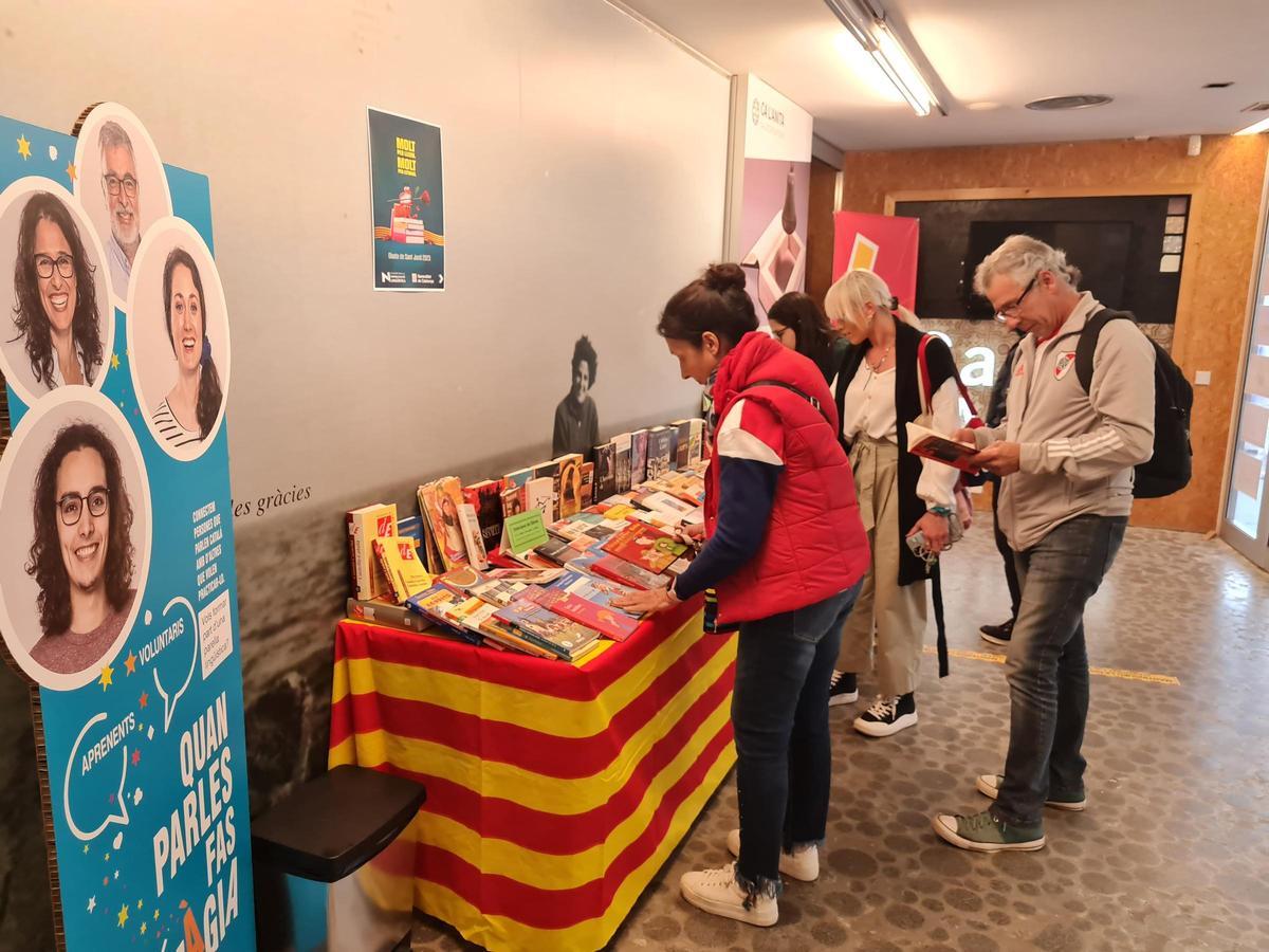 L’Oficina de Català de Roses celebra Sant Jordi amb diferents ...