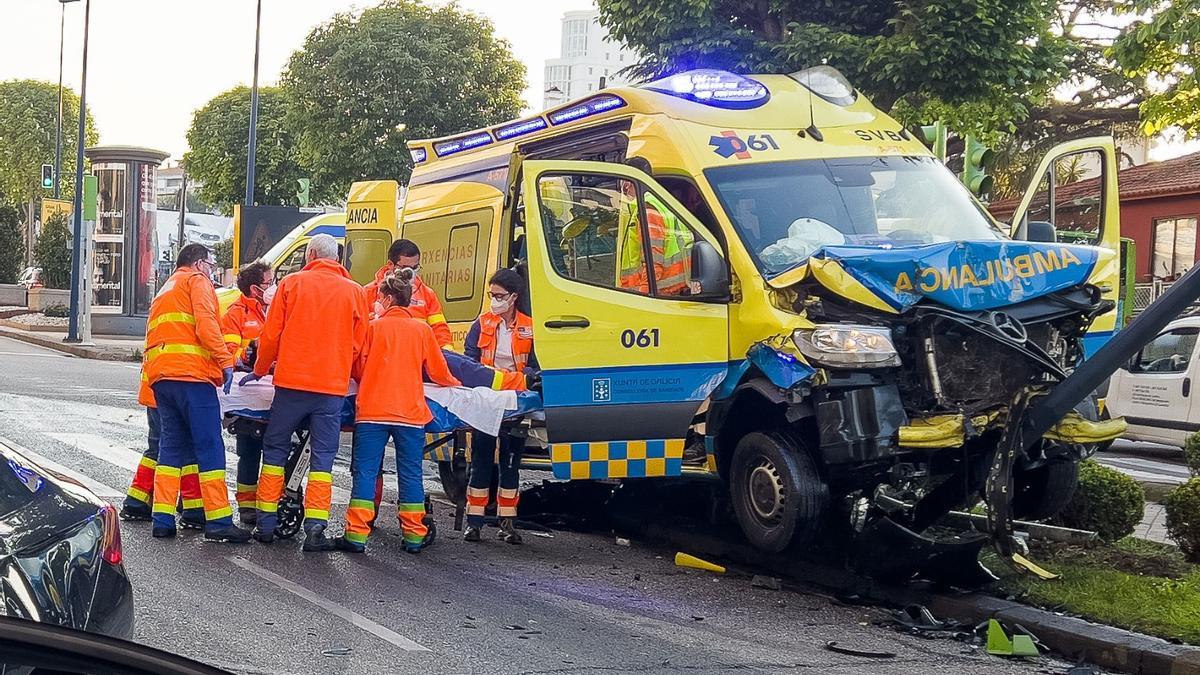 Accidente Ambulancia Vigo Aparatoso Accidente En Vigo Entre Una