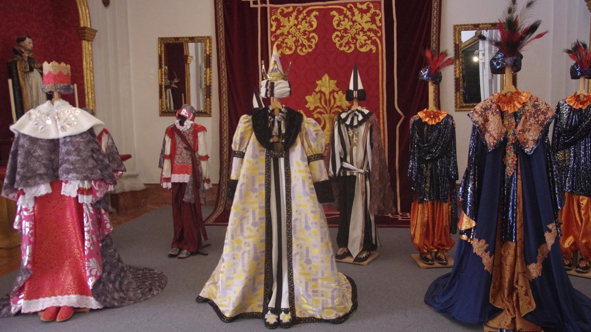 Cabalgata de Reyes Magos en Málaga 2023 | Así son los trajes que ...