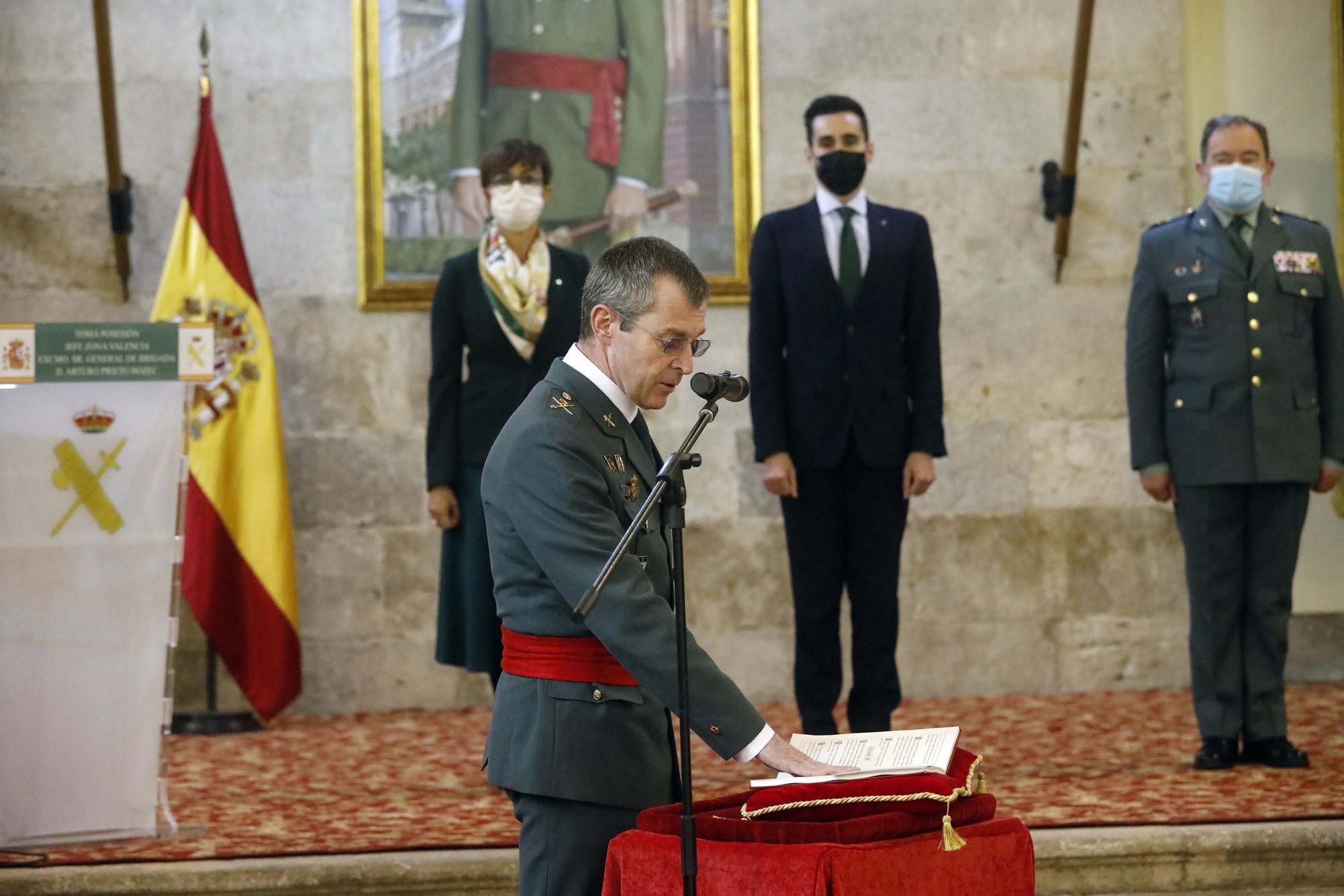 Toma de posesión del nuevo general de la Guardia Civil en la C ...