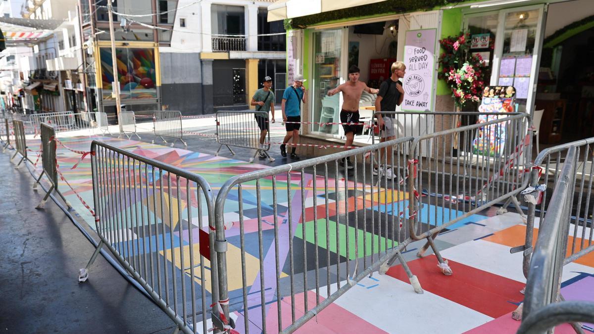 ARTE CALLEJERO IBIZA: El mural de Okuda en Ibiza, cerrado y con ...